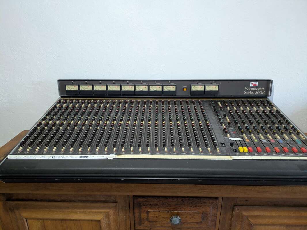 Soundcraft 800b en l'état d’occasion - Zikinf